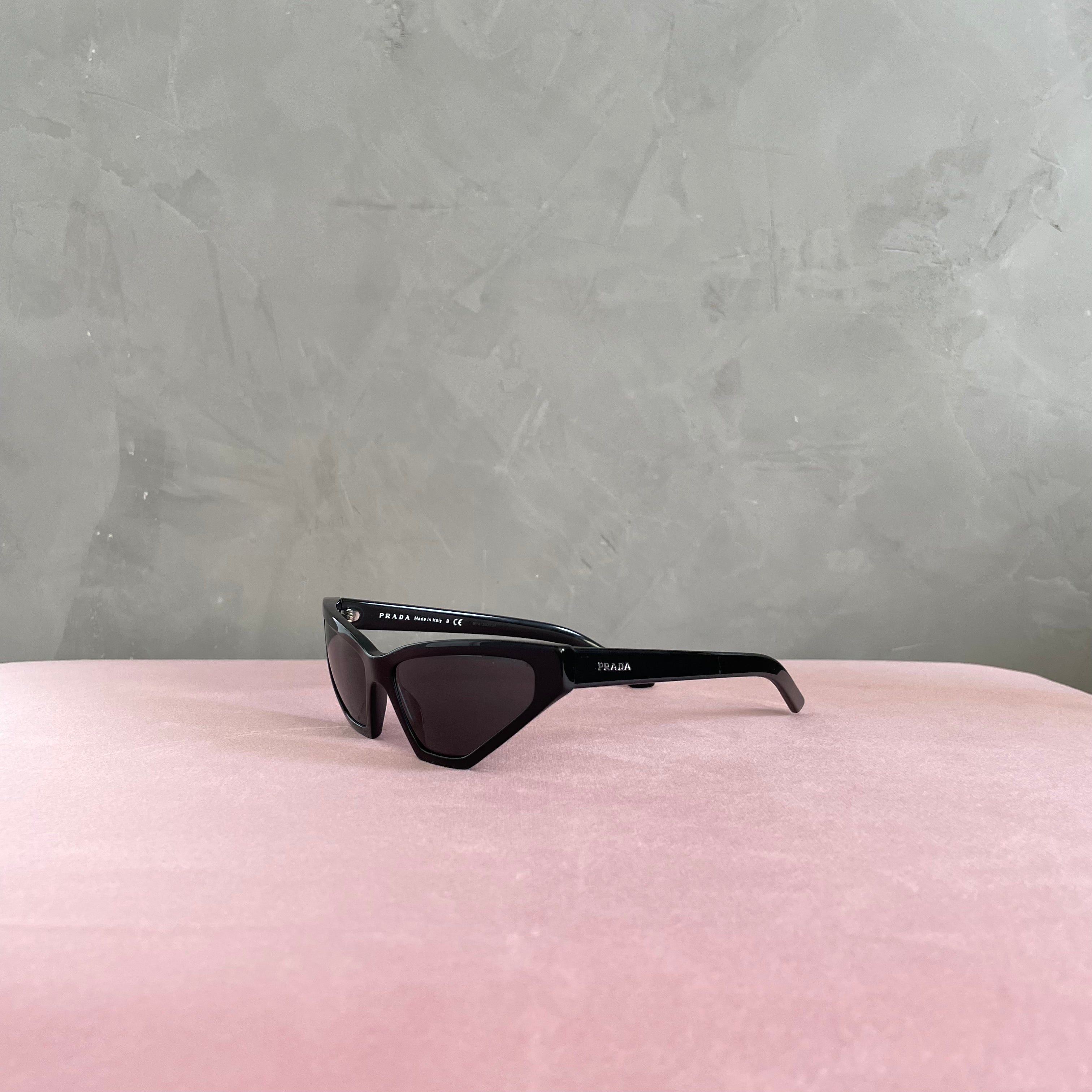 Prada SPR 12V Sunglasses – seffvintage